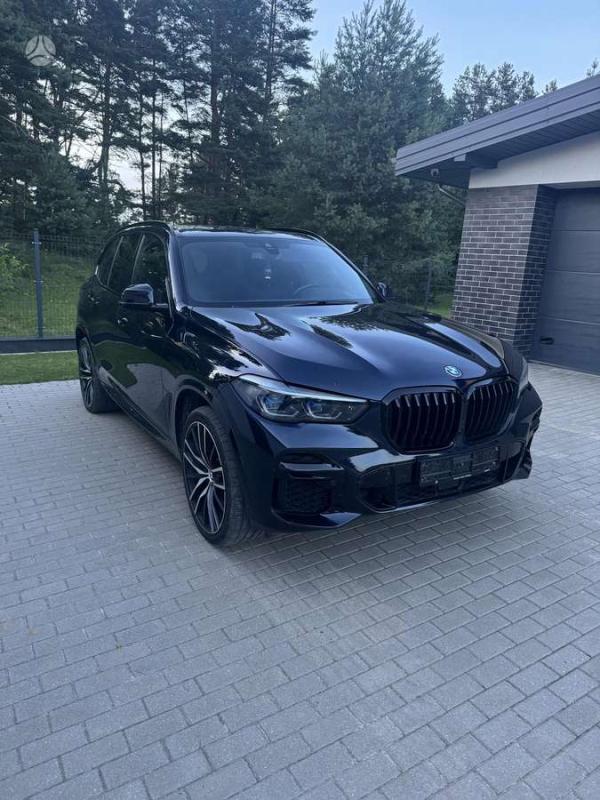 Melns BMW X5 2022 Viļņa, ar dzinēja tilpumu 3.00 L un nobraukumu 65 tūkst. km par 51425 €, foto 1 vietnē AUTOMOTO.COM.LV