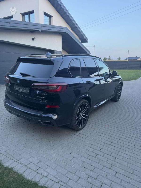 Melns BMW X5 2022 Viļņa, ar dzinēja tilpumu 3.00 L un nobraukumu 65 tūkst. km par 51425 €, foto 3 vietnē AUTOMOTO.COM.LV