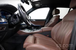 Melns BMW X5 2022 Rīga, ar dzinēja tilpumu 3.00 L un nobraukumu 106 tūkst. km par 55500 €, foto 33 vietnē AUTOMOTO.COM.LV