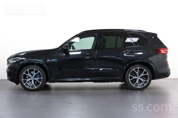 Melns BMW X5 2022 Rīga, ar dzinēja tilpumu 3.00 L un nobraukumu 106 tūkst. km par 55500 €, foto 5 vietnē AUTOMOTO.COM.LV