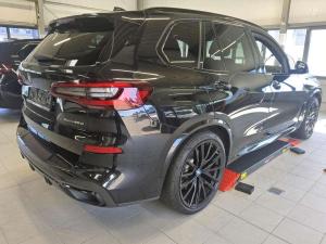 Black BMW X5 2022 in Vilnius, with an engine capacity of 3.00 L and mileage of 151 thousand km for 49989 €, photo 3 on AUTOMOTO.COM.LV