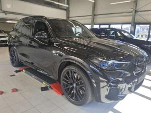 Black BMW X5 2022 in Vilnius, with an engine capacity of 3.00 L and mileage of 151 thousand km for 49989 €, photo 4 on AUTOMOTO.COM.LV