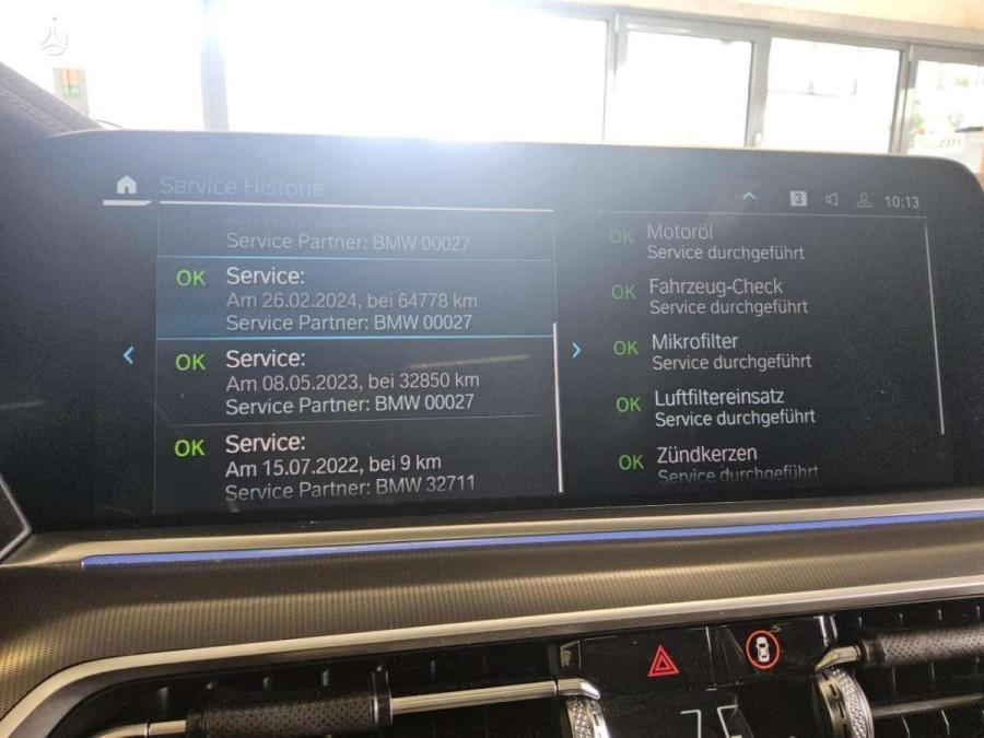 Black BMW X5 2022 in Vilnius, with an engine capacity of 3.00 L and mileage of 151 thousand km for 49989 €, photo 8 on AUTOMOTO.COM.LV
