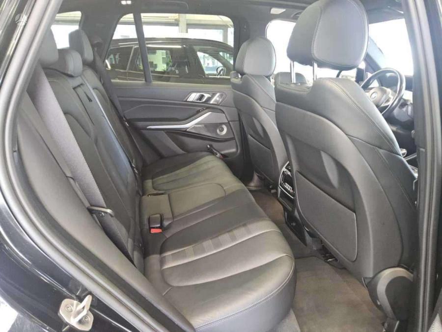 Black BMW X5 2022 in Vilnius, with an engine capacity of 3.00 L and mileage of 151 thousand km for 49989 €, photo 11 on AUTOMOTO.COM.LV