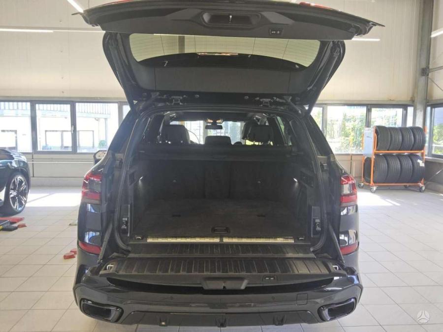 Black BMW X5 2022 in Vilnius, with an engine capacity of 3.00 L and mileage of 151 thousand km for 49989 €, photo 12 on AUTOMOTO.COM.LV