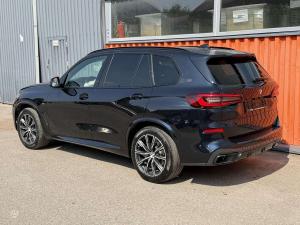 Black BMW X5 2022 in Kaunas, with an engine capacity of 2.99 L and mileage of 61 thousand km for 32750 €, photo 4 on AUTOMOTO.COM.LV
