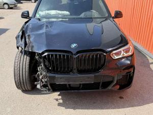 Black BMW X5 2022 in Kaunas, with an engine capacity of 2.99 L and mileage of 61 thousand km for 32750 €, photo 6 on AUTOMOTO.COM.LV