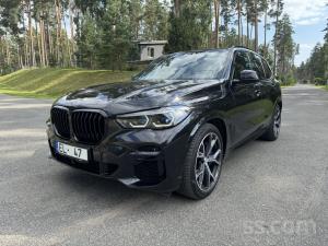 Melns BMW X5 2022 Rīga, ar dzinēja tilpumu 3.00 L un nobraukumu 92 tūkst. km par 54300 €, foto  vietnē AUTOMOTO.COM.LV