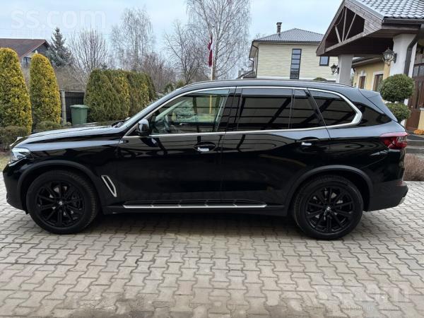 Melns BMW X5 2022 Rīga, ar dzinēja tilpumu 3.00 L un nobraukumu 49 tūkst. km par 50000 €, foto 1 vietnē AUTOMOTO.COM.LV