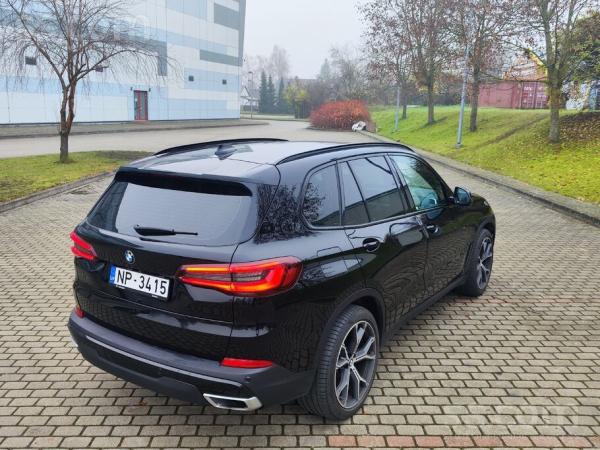 Melns BMW X5 2022 Jelgava, ar dzinēja tilpumu 3.00 L un nobraukumu 43 tūkst. km par 45000 €, foto 2 vietnē AUTOMOTO.COM.LV