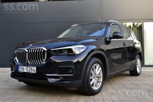 Black BMW X5 2022 in Riga, with an engine capacity of 3.00 L and mileage of 71 thousand km for 45000 €, photo 3 on AUTOMOTO.COM.LV