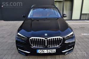 Black BMW X5 2022 in Riga, with an engine capacity of 3.00 L and mileage of 71 thousand km for 45000 €, photo 4 on AUTOMOTO.COM.LV