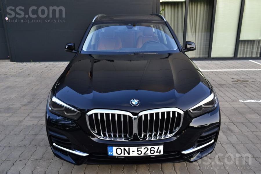 Black BMW X5 2022 in Riga, with an engine capacity of 3.00 L and mileage of 71 thousand km for 45000 €, photo 4 on AUTOMOTO.COM.LV
