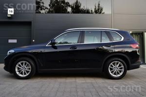 Black BMW X5 2022 in Riga, with an engine capacity of 3.00 L and mileage of 71 thousand km for 45000 €, photo 6 on AUTOMOTO.COM.LV