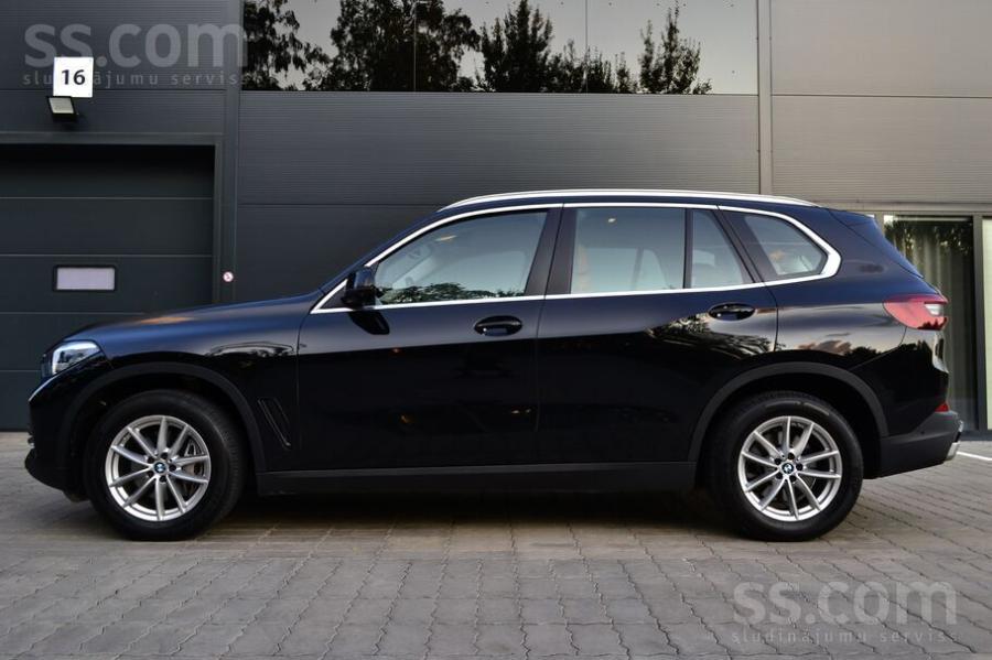 Black BMW X5 2022 in Riga, with an engine capacity of 3.00 L and mileage of 71 thousand km for 45000 €, photo 6 on AUTOMOTO.COM.LV