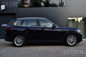 Black BMW X5 2022 in Riga, with an engine capacity of 3.00 L and mileage of 71 thousand km for 45000 €, photo 7 on AUTOMOTO.COM.LV