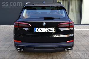 Black BMW X5 2022 in Riga, with an engine capacity of 3.00 L and mileage of 71 thousand km for 45000 €, photo 9 on AUTOMOTO.COM.LV