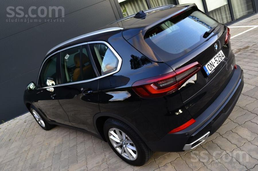 Black BMW X5 2022 in Riga, with an engine capacity of 3.00 L and mileage of 71 thousand km for 45000 €, photo 18 on AUTOMOTO.COM.LV