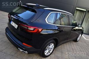 Black BMW X5 2022 in Riga, with an engine capacity of 3.00 L and mileage of 71 thousand km for 45000 €, photo 19 on AUTOMOTO.COM.LV
