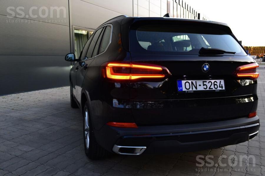 Black BMW X5 2022 in Riga, with an engine capacity of 3.00 L and mileage of 71 thousand km for 45000 €, photo 20 on AUTOMOTO.COM.LV