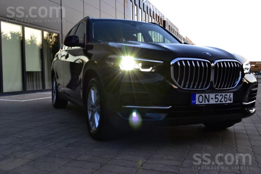 Black BMW X5 2022 in Riga, with an engine capacity of 3.00 L and mileage of 71 thousand km for 45000 €, photo 21 on AUTOMOTO.COM.LV