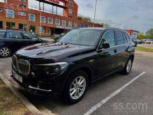 Black BMW X5 2022 in Riga, with an engine capacity of 3.00 L and mileage of 116 thousand km for 36290 €, photo 4 on AUTOMOTO.COM.LV
