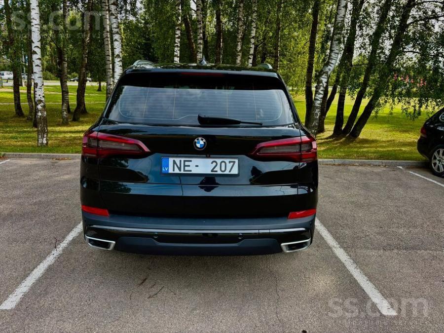 Black BMW X5 2022 in Riga, with an engine capacity of 3.00 L and mileage of 116 thousand km for 36290 €, photo 6 on AUTOMOTO.COM.LV