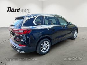 Black BMW X5 2022 in Tallinn, with an engine capacity of 3.00 L and mileage of 112 thousand km for 37900 €, photo 3 on AUTOMOTO.COM.LV