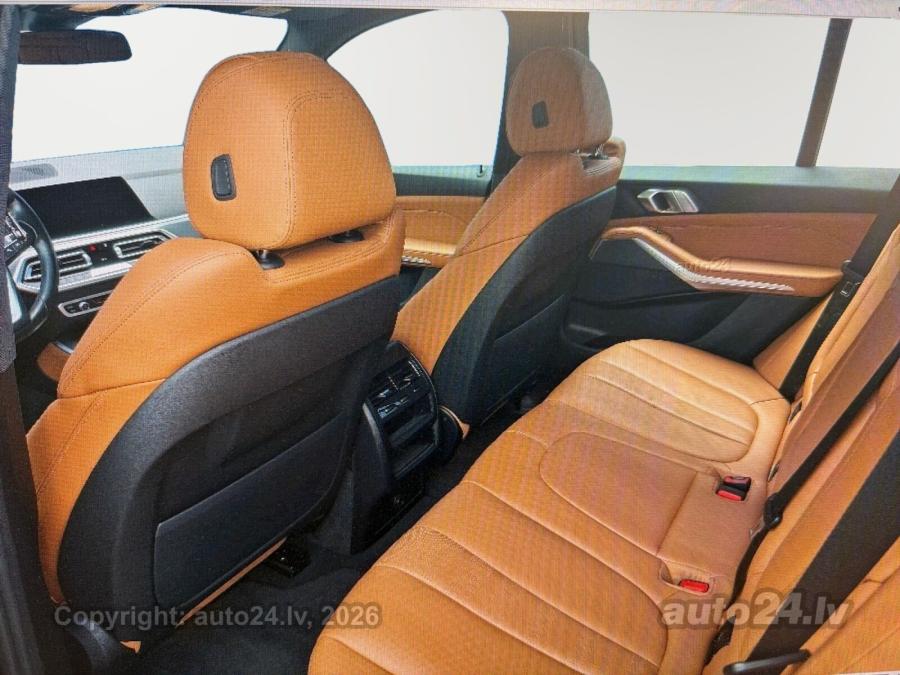 Black BMW X5 2022 in Tallinn, with an engine capacity of 3.00 L and mileage of 112 thousand km for 37900 €, photo 5 on AUTOMOTO.COM.LV