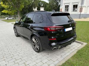 Black BMW X5 2022 in Vilnius, with an engine capacity of 4.40 L and mileage of 77 thousand km for 55000 €, photo 4 on AUTOMOTO.COM.LV