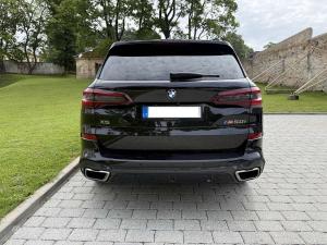 Black BMW X5 2022 in Vilnius, with an engine capacity of 4.40 L and mileage of 77 thousand km for 55000 €, photo 5 on AUTOMOTO.COM.LV