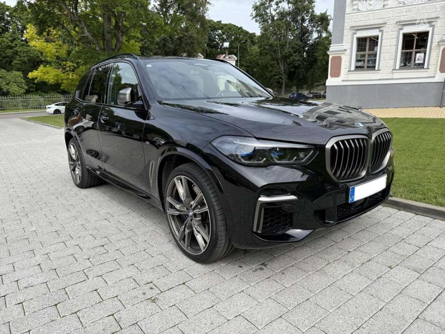 Black BMW X5 2022 in Vilnius, with an engine capacity of 4.40 L and mileage of 77 thousand km for 55000 €, photo 8 on AUTOMOTO.COM.LV