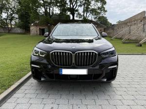 Black BMW X5 2022 in Vilnius, with an engine capacity of 4.40 L and mileage of 77 thousand km for 55000 €, photo 9 on AUTOMOTO.COM.LV