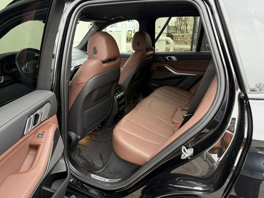 Black BMW X5 2022 in Vilnius, with an engine capacity of 4.40 L and mileage of 77 thousand km for 55000 €, photo 12 on AUTOMOTO.COM.LV