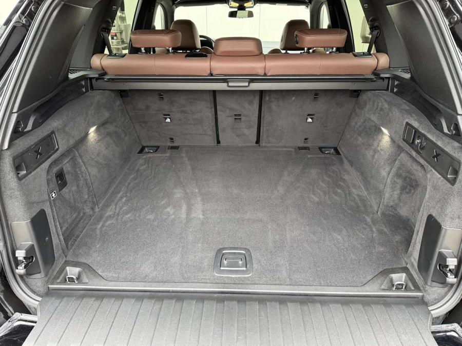 Black BMW X5 2022 in Vilnius, with an engine capacity of 4.40 L and mileage of 77 thousand km for 55000 €, photo 14 on AUTOMOTO.COM.LV