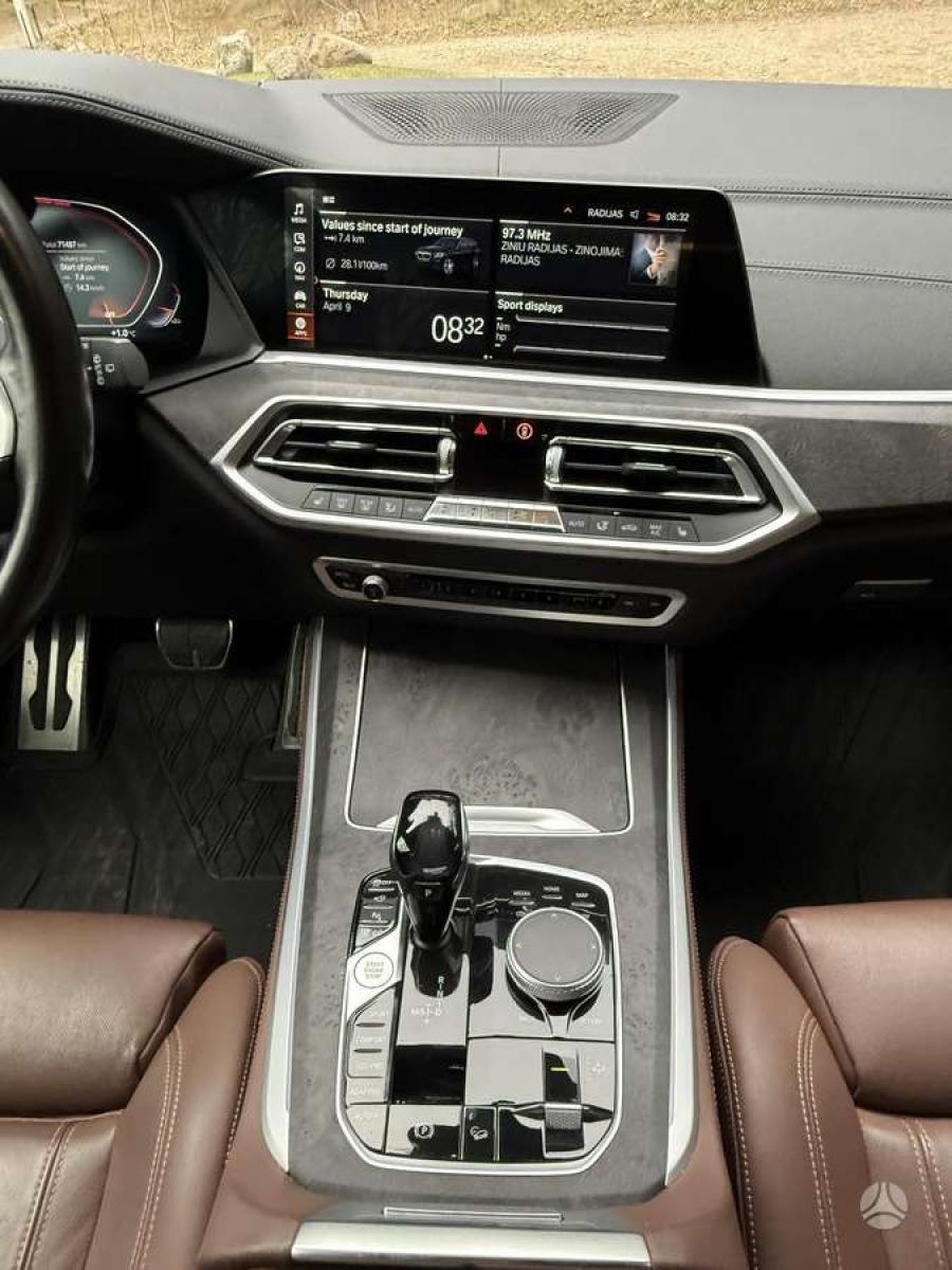 Black BMW X5 2022 in Vilnius, with an engine capacity of 4.40 L and mileage of 77 thousand km for 55000 €, photo 20 on AUTOMOTO.COM.LV
