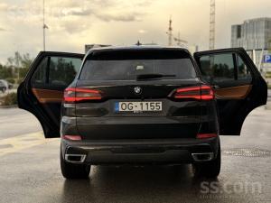 Black BMW X5 2022 in Riga, with an engine capacity of 3.00 L and mileage of 91 thousand km for 49750 €, photo 6 on AUTOMOTO.COM.LV