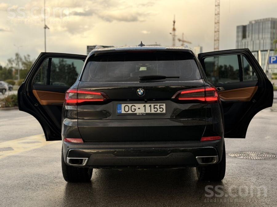 Black BMW X5 2022 in Riga, with an engine capacity of 3.00 L and mileage of 91 thousand km for 49750 €, photo 6 on AUTOMOTO.COM.LV
