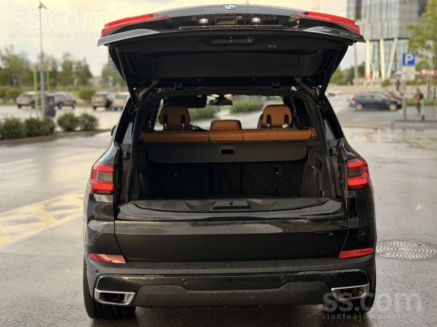 Black BMW X5 2022 in Riga, with an engine capacity of 3.00 L and mileage of 91 thousand km for 49750 €, photo 7 on AUTOMOTO.COM.LV