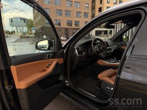 Black BMW X5 2022 in Riga, with an engine capacity of 3.00 L and mileage of 91 thousand km for 49750 €, photo 9 on AUTOMOTO.COM.LV