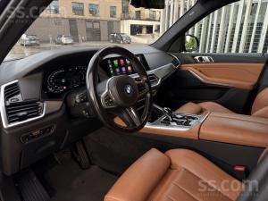 Black BMW X5 2022 in Riga, with an engine capacity of 3.00 L and mileage of 91 thousand km for 49750 €, photo 10 on AUTOMOTO.COM.LV
