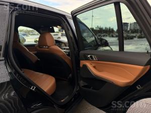 Black BMW X5 2022 in Riga, with an engine capacity of 3.00 L and mileage of 91 thousand km for 49750 €, photo 16 on AUTOMOTO.COM.LV