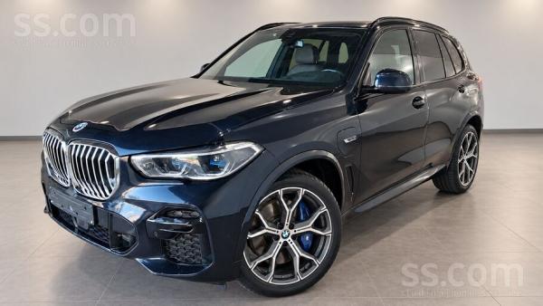 BMW X5 2022 Tukums vietnē Melns BMW X5 2022 Tukums, ar dzinēja tilpumu 3.00 L un nobraukumu 158 tūkst. km par 49990 €, foto 1 vietnē AUTOMOTO.COM.LV