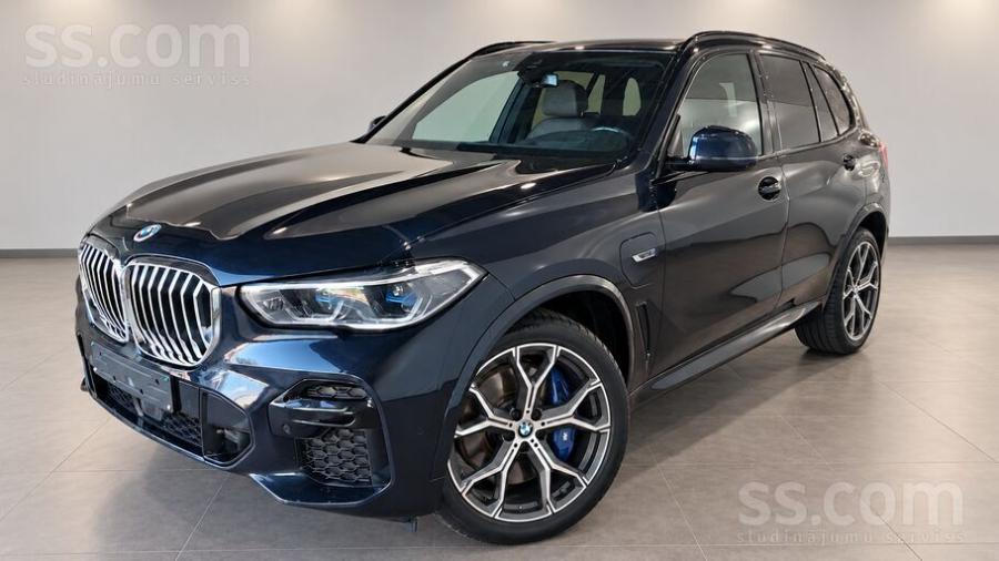 Black BMW X5 2022 in Tukums, with an engine capacity of 3.00 L and mileage of 158 thousand km for 49990 €, photo 1 on AUTOMOTO.COM.LV