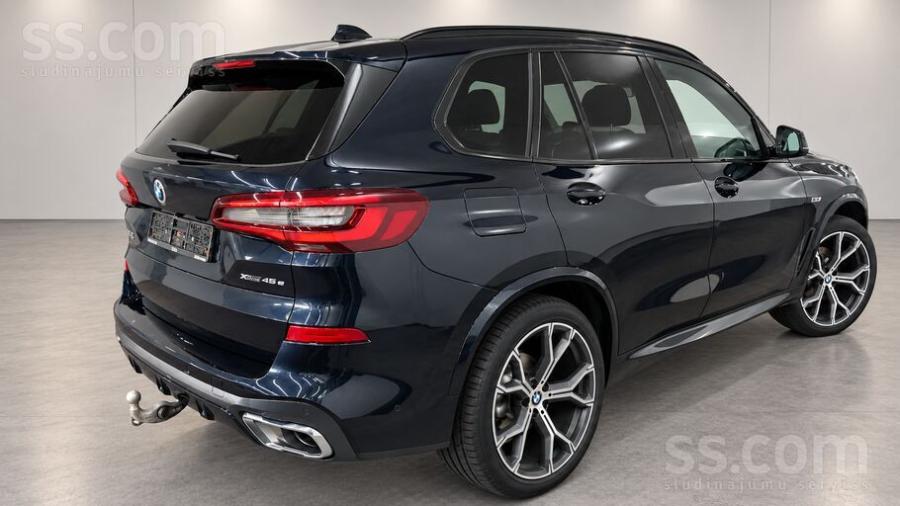 Black BMW X5 2022 in Tukums, with an engine capacity of 3.00 L and mileage of 158 thousand km for 49990 €, photo 3 on AUTOMOTO.COM.LV