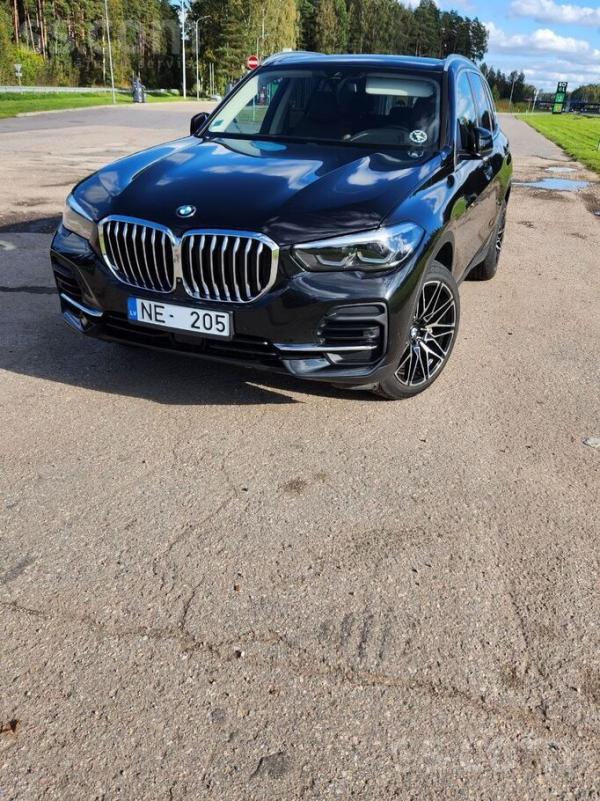 Black BMW X5 2022 in Riga, with an engine capacity of 3.00 L and mileage of 87 thousand km for 34000 €, photo 6 on AUTOMOTO.COM.LV