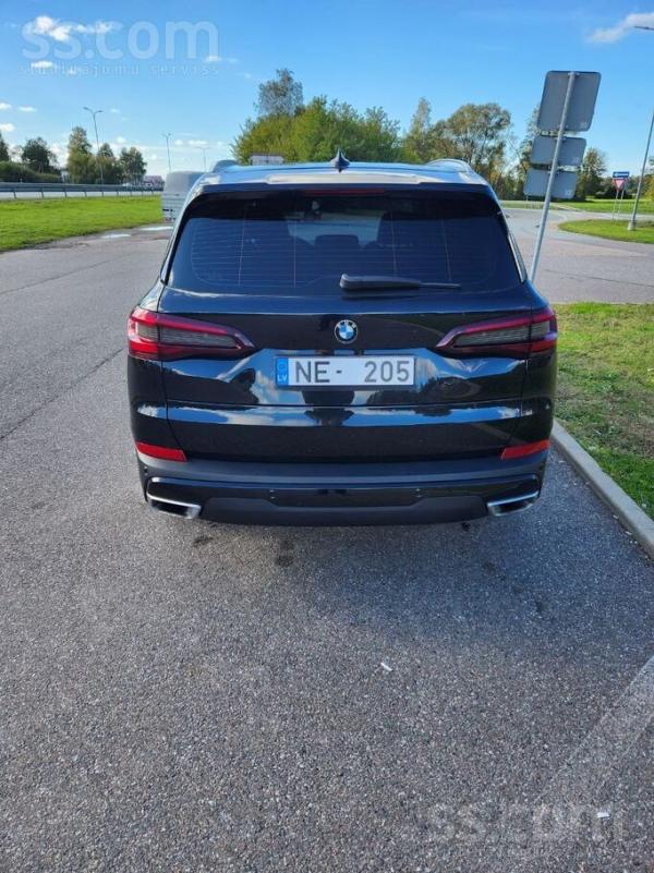 Black BMW X5 2022 in Riga, with an engine capacity of 3.00 L and mileage of 87 thousand km for 34000 €, photo 7 on AUTOMOTO.COM.LV