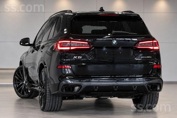 Melns BMW X5 2022 Tukums, ar dzinēja tilpumu 3.00 L un nobraukumu 115 tūkst. km par 51777 €, foto 3 vietnē AUTOMOTO.COM.LV