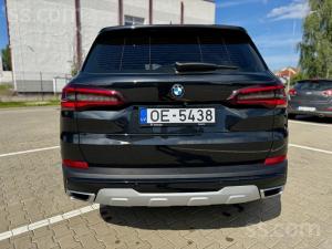 Black BMW X5 2023 in Riga, with an engine capacity of 3.00 L and mileage of 28 thousand km for 49000 €, photo 4 on AUTOMOTO.COM.LV