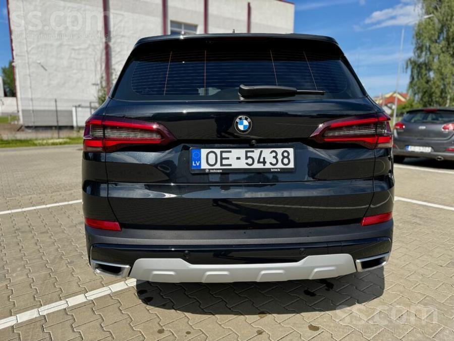 Black BMW X5 2023 in Riga, with an engine capacity of 3.00 L and mileage of 28 thousand km for 49000 €, photo 4 on AUTOMOTO.COM.LV